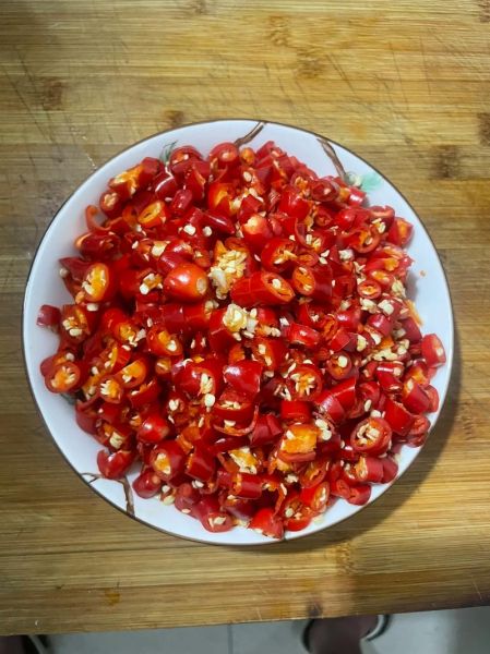 广东蒜蓉辣椒酱怎么做_广东蒜蓉辣椒酱保存多久-第3张图片-山城妙识