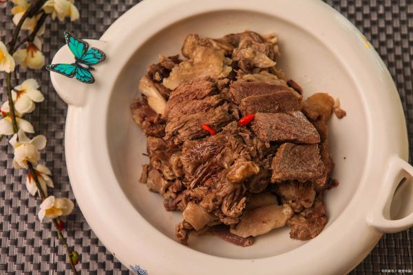 炖牛肉必须放什么调料_炖牛肉最香的调料组合-第2张图片-山城妙识