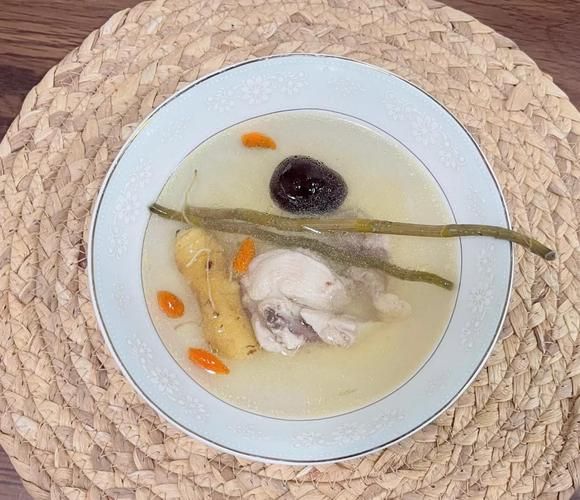 石斛煲鸡汤搭配什么好_石斛鸡汤最佳食材组合-第2张图片-山城妙识