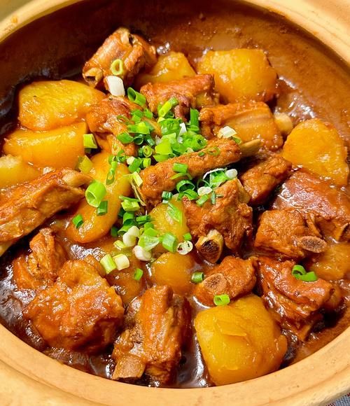 广东土豆焖排骨怎么做_正宗广式做法秘诀-第1张图片-山城妙识