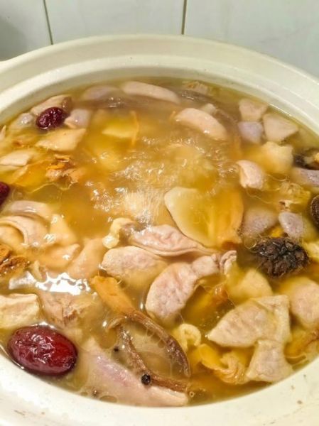 猪肚煲鸡怎么做才好吃_猪肚煲鸡最正宗的做法-第2张图片-山城妙识