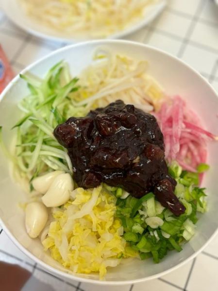 老北京炸酱面怎么做_炸酱面用什么酱最正宗-第1张图片-山城妙识 老北京炸酱面怎么做_炸酱面用什么酱最正宗-第1张图片-山城妙识