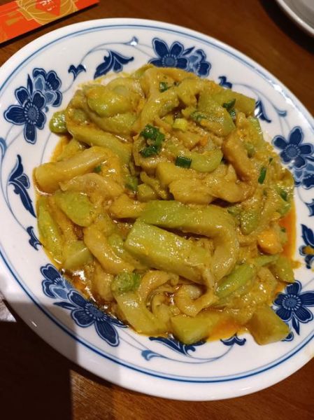 咸蛋黄烧茄子怎么做_咸蛋黄烧茄子热量高吗-第1张图片-山城妙识