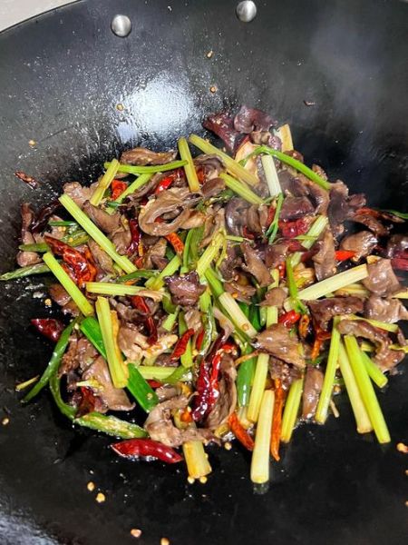 爆炒猪心怎么做好吃_爆炒猪心需要焯水吗-第1张图片-山城妙识 爆炒猪心怎么做好吃_爆炒猪心需要焯水吗-第1张图片-山城妙识