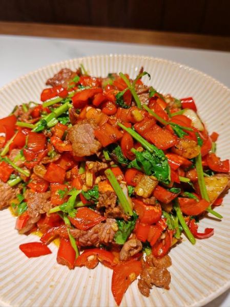 小炒牛肉正宗做法_湘菜小炒牛肉怎么做-第1张图片-山城妙识