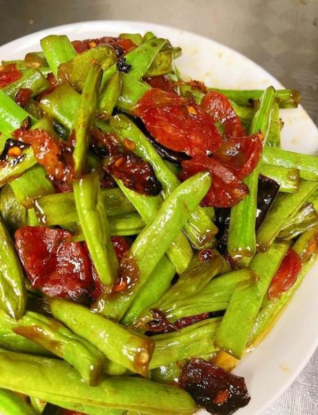 腊肠炒青豆怎么做_青豆炒腊肠的家常做法-第2张图片-山城妙识 腊肠炒青豆怎么做_青豆炒腊肠的家常做法-第2张图片-山城妙识