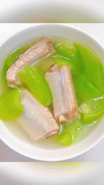 丝瓜炖排骨怎么做_丝瓜炖排骨的正宗做法-第1张图片-山城妙识