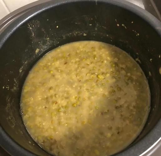 电饭煲煮绿豆汤要多久_电饭煲煮绿豆汤绿豆要不要泡-第1张图片-山城妙识