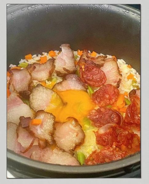 腊肉米饭电饭锅怎么做_腊肉饭先炒米还是直接煮-第1张图片-山城妙识