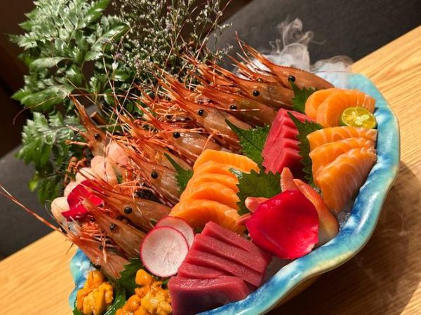 海鲜刺身拼盘怎么摆盘好看_刺身拼盘食材有哪些-第2张图片-山城妙识