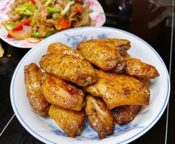 烤箱鸡翅中怎么烤好吃_烤箱鸡翅中做法大全-第2张图片-山城妙识