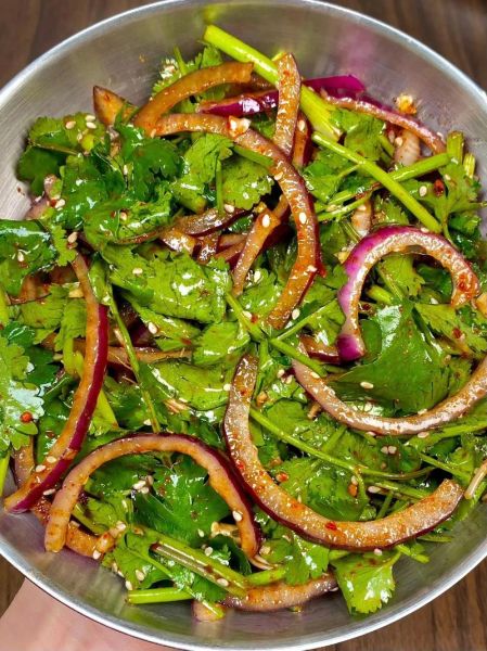 凉拌香菜怎么做_香菜凉拌要不要焯水-第1张图片-山城妙识