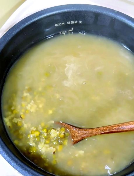 电饭煲绿豆粥放多少水_绿豆粥水米比例怎么调-第1张图片-山城妙识