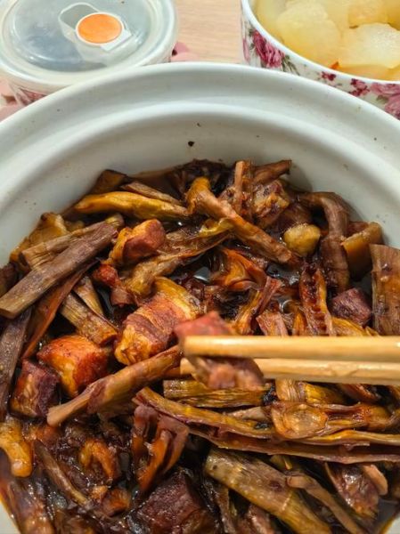 油焖笋烧肉怎么做_油焖笋烧肉的家常做法-第1张图片-山城妙识 油焖笋烧肉怎么做_油焖笋烧肉的家常做法-第1张图片-山城妙识