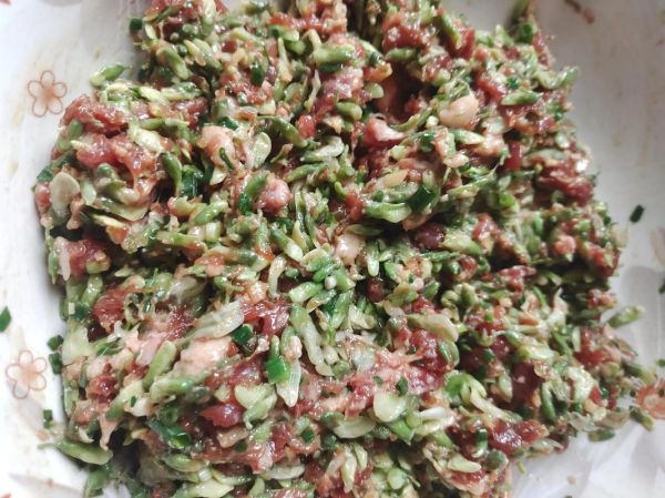 猪肉槐花饺子馅怎么做_槐花饺子馅怎么调好吃-第3张图片-山城妙识 猪肉槐花饺子馅怎么做_槐花饺子馅怎么调好吃-第3张图片-山城妙识