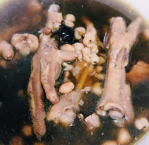 鸡脚汤要放什么材料_鸡脚汤放什么食材最补-第1张图片-山城妙识