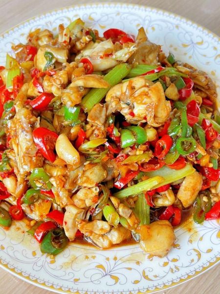 爆炒牛蛙怎么做_家常做法窍门-第1张图片-山城妙识