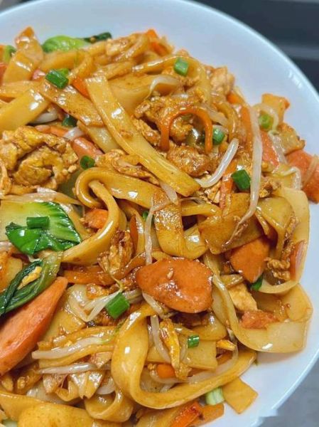 炒河粉怎么不粘锅_炒河粉用什么锅最好-第3张图片-山城妙识