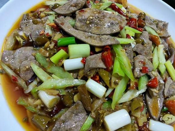 泡椒猪肝怎么做不腥_泡椒猪肝焯水还是直接炒-第3张图片-山城妙识