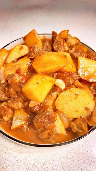 番茄土豆炖牛肉怎么做好吃_家常做法步骤详解-第3张图片-山城妙识