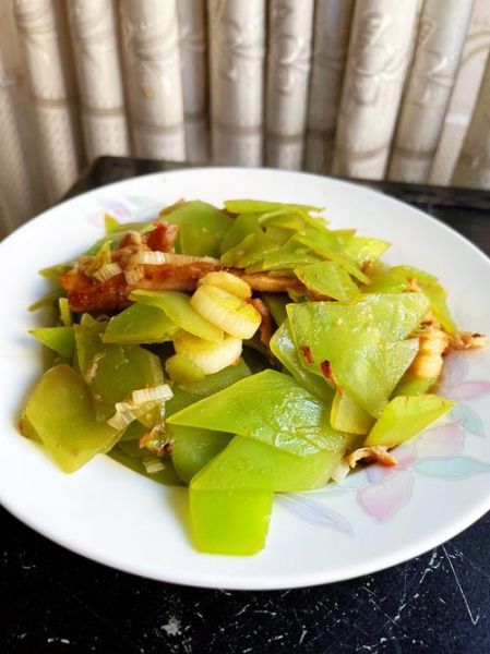 炒莴笋需要焯水吗_莴笋焯水多久合适-第1张图片-山城妙识