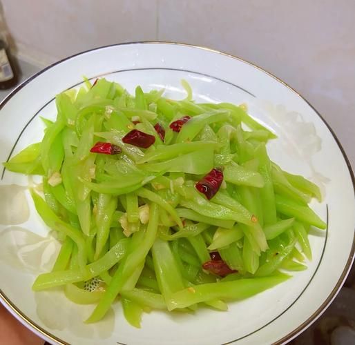 炒莴笋需要焯水吗_莴笋焯水多久合适-第2张图片-山城妙识