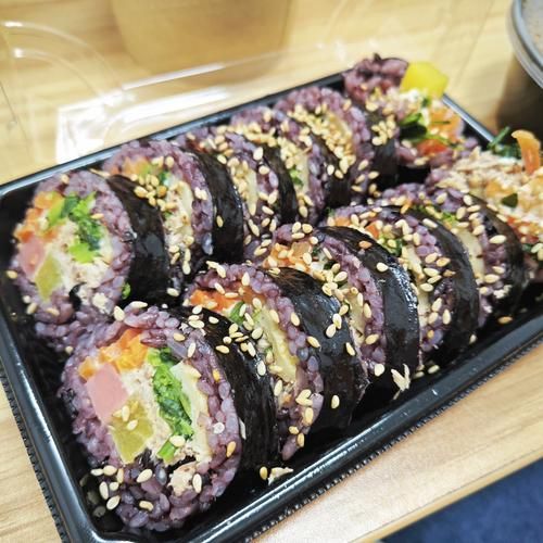 紫菜包饭材料有哪些_紫菜包饭用什么米最好-第1张图片-山城妙识