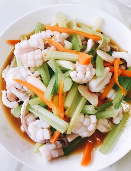 鱿鱼炒芹菜怎么炒才嫩_芹菜鱿鱼家常做法-第2张图片-山城妙识