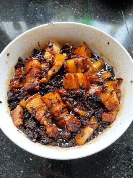 梅干菜烧肉怎么做_梅干菜烧肉先炒还是先炖-第2张图片-山城妙识