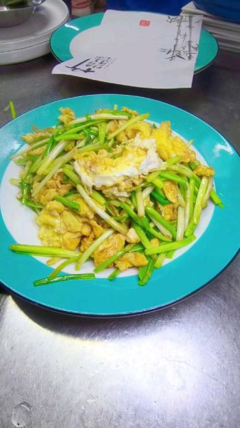 蒜苗炒鸡蛋怎么做_蒜苗炒鸡蛋先炒蛋还是先炒蒜苗-第2张图片-山城妙识