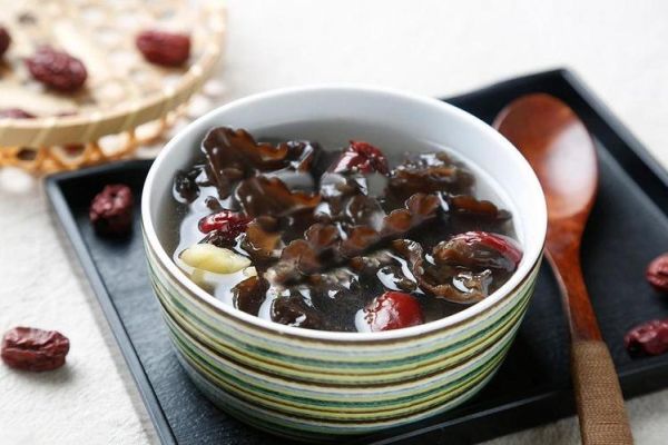 女人喝什么汤补血养颜_哪些汤最适合女性长期喝-第1张图片-山城妙识