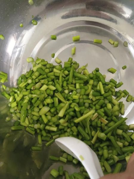 生腌蒜苔丁怎么做_生腌蒜苔丁要焯水吗-第3张图片-山城妙识
