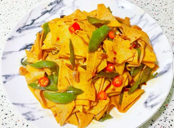 尖椒豆皮怎么炒好吃_尖椒豆皮的家常做法-第1张图片-山城妙识