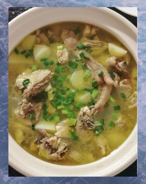 土豆清炖鸡汤怎么做_清炖鸡汤要不要焯水-第1张图片-山城妙识 土豆清炖鸡汤怎么做_清炖鸡汤要不要焯水-第1张图片-山城妙识