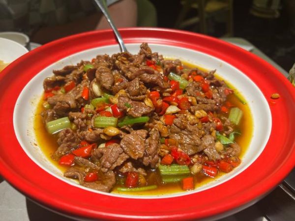 辣子炒肉片怎么炒才嫩_辣子炒肉片家常做法窍门-第3张图片-山城妙识