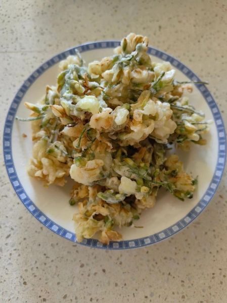 槐花怎么蒸着吃好吃_槐花蒸多久才香-第1张图片-山城妙识