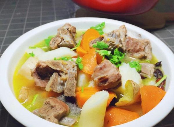 淮山排骨汤怎么炖好喝_淮山排骨汤家常做法-第2张图片-山城妙识