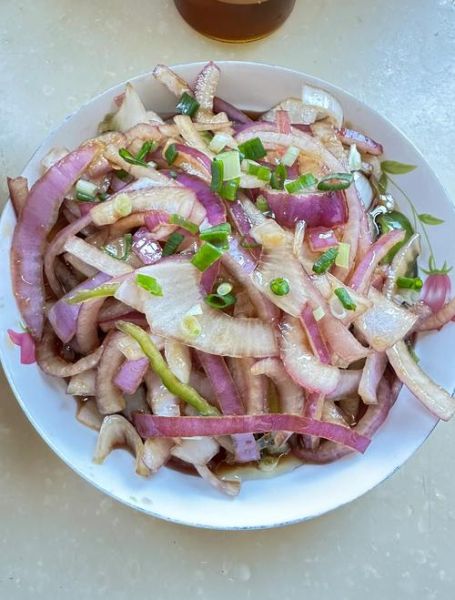 凉拌洋葱怎么做_凉拌洋葱怎么切不辣-第1张图片-山城妙识