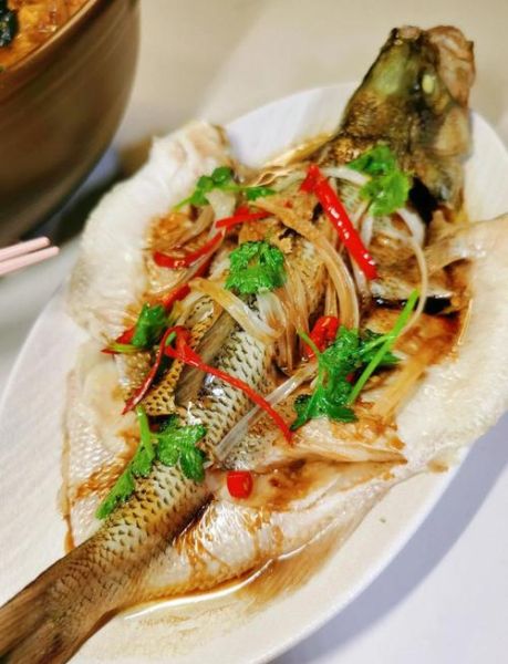 一斤三两的鲈鱼蒸多久_鲈鱼蒸几分钟口感最嫩-第3张图片-山城妙识