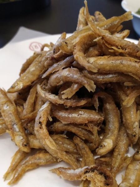 怎样炸小鱼酥脆好吃_炸小鱼酥脆秘诀-第3张图片-山城妙识
