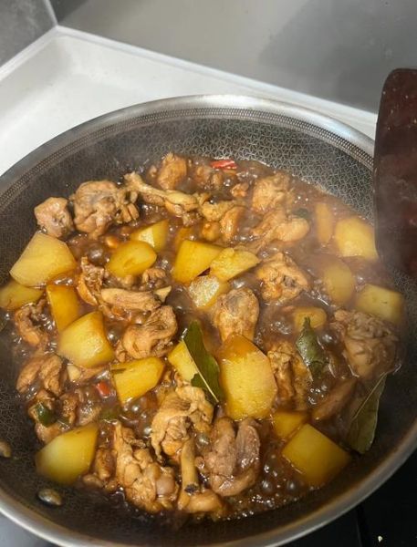 土豆炖鸡块要不要焯水_焯水还是不焯水-第1张图片-山城妙识 土豆炖鸡块要不要焯水_焯水还是不焯水-第1张图片-山城妙识