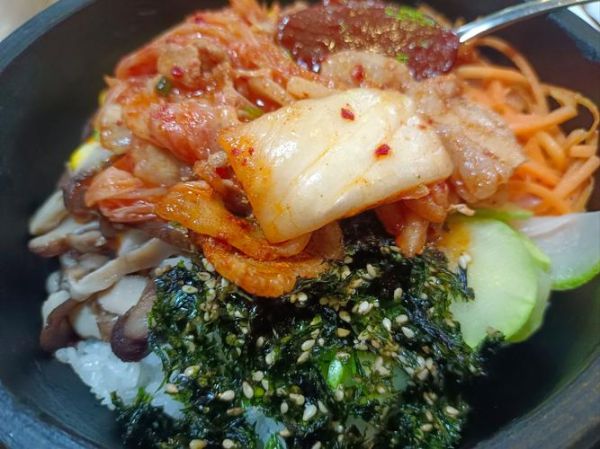 辣白菜五花肉拌饭怎么做_辣白菜五花肉拌饭热量高吗-第1张图片-山城妙识