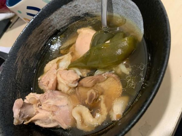 剥皮辣椒鸡汤怎么煮_剥皮辣椒鸡汤功效-第2张图片-山城妙识