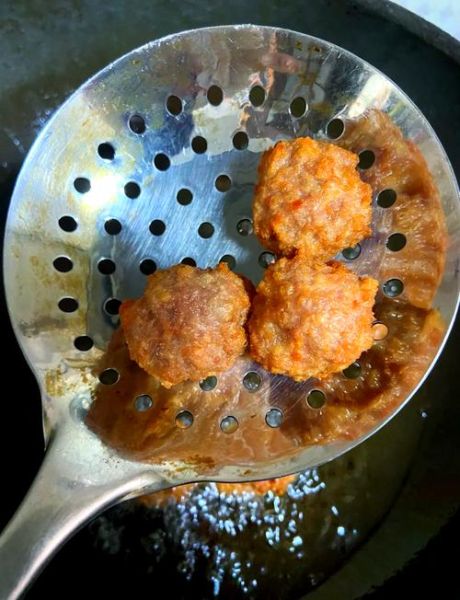 炸肉丸子要不要放面粉_炸肉丸子用面粉还是淀粉-第1张图片-山城妙识 炸肉丸子要不要放面粉_炸肉丸子用面粉还是淀粉-第1张图片-山城妙识