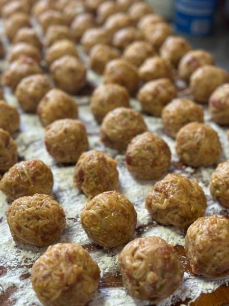 炸丸子怎么做才圆_炸丸子不圆的原因-第1张图片-山城妙识