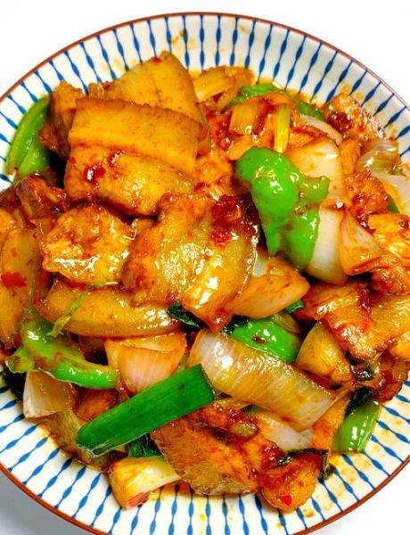 辣椒炒回锅肉怎么做_回锅肉先煮还是先炒-第1张图片-山城妙识