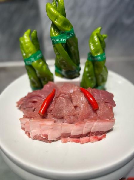 小炒肉怎么做才正宗_小炒肉用哪个部位肉-第2张图片-山城妙识