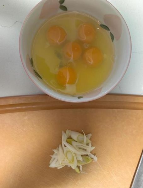 炒鸡蛋怎么炒才蓬松_鸡蛋滑嫩不老的秘诀-第3张图片-山城妙识