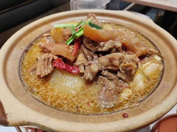 牛腩煲怎么做才软烂入味_牛腩煲需要炖多久-第1张图片-山城妙识