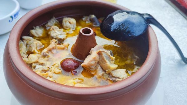 汽锅鸡是哪里的特产_汽锅鸡发源地-第1张图片-山城妙识